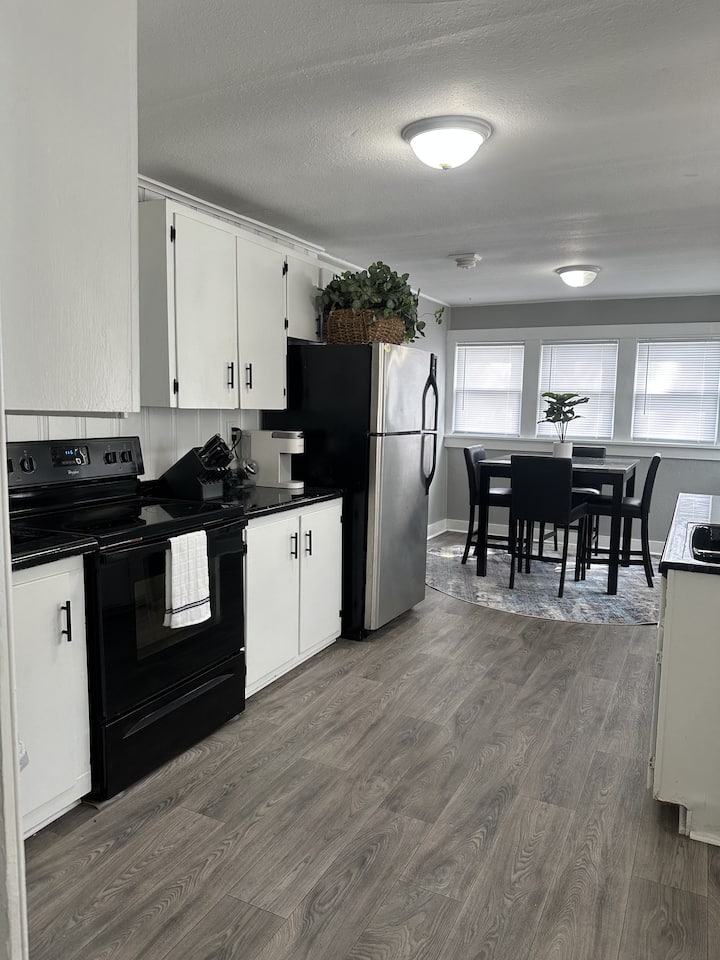 Cozy 2 Bedroom In Lawrence - Lawrence, KS