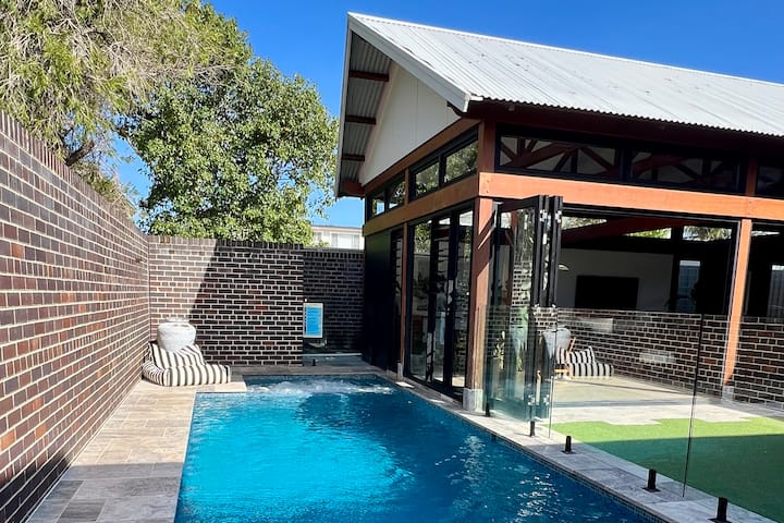 Koa Tide Escape—coastal Living & Poolside Ease - Kiama