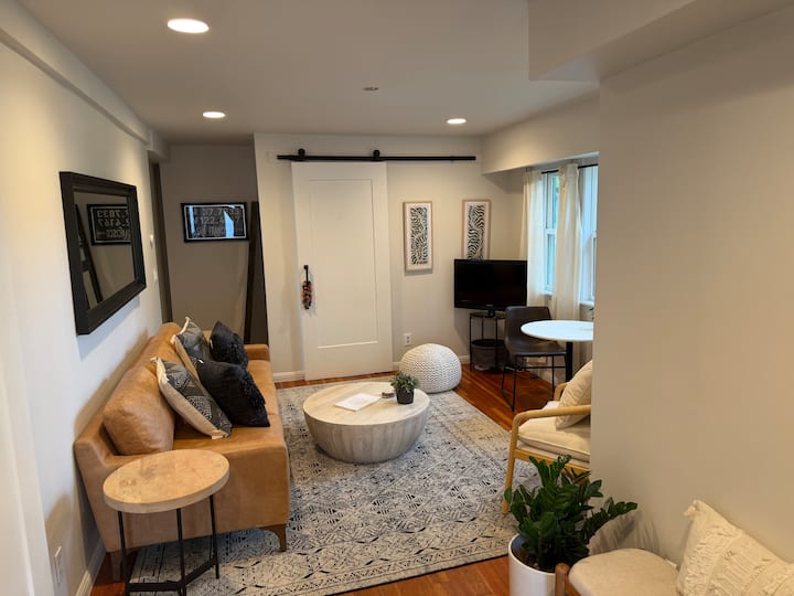 Charming Bungalow Two Bedrooms Two Bath Oasis. - Alameda, CA