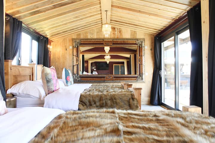 Cabin Retreat | Puppy Lounge, Games Room, Arcades - Market Rasen