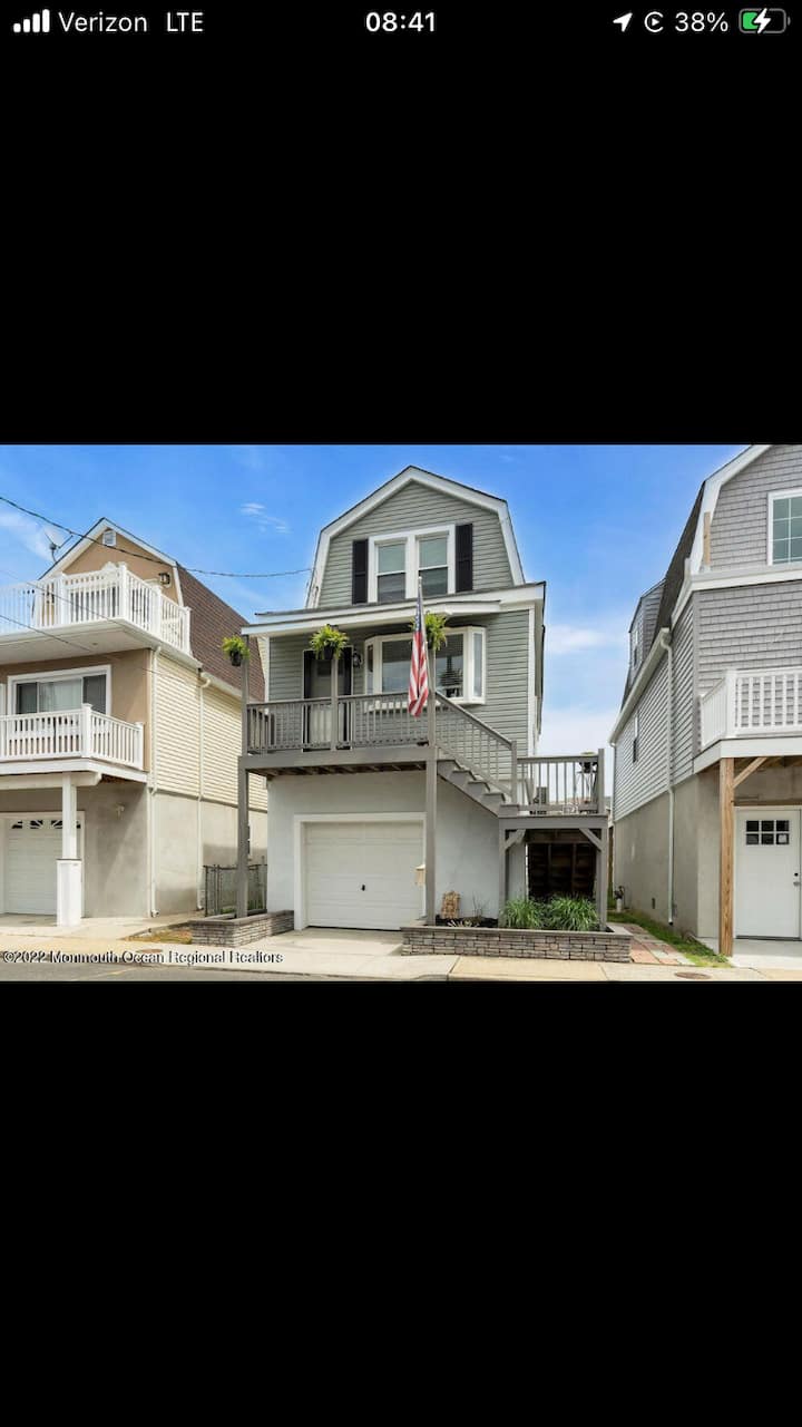 Inviting 3-bedroom Shore Home In Highlands, Nj - Highlands, NJ
