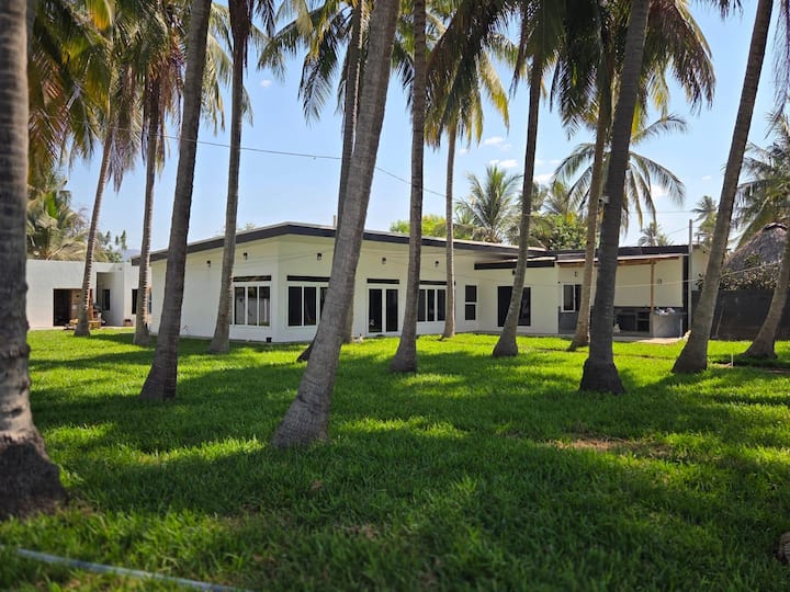 Luxury Beachfront Villa W/ Pool + Views - El Salvador