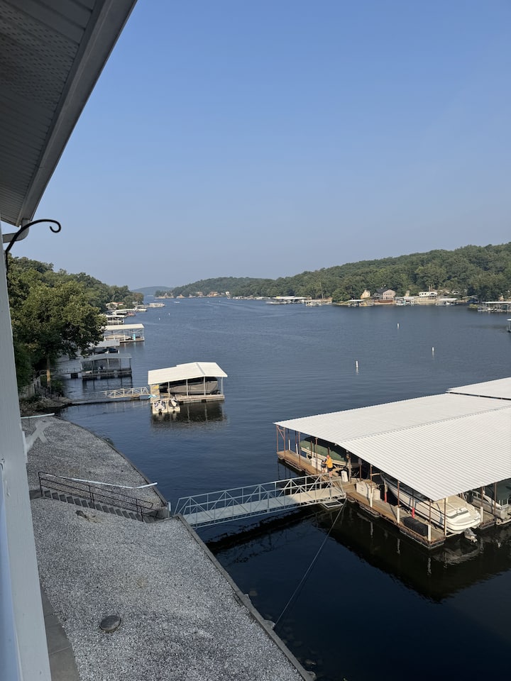 Happy Hour Condo - Lake Ozark, MO