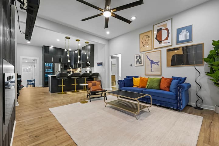 New Indy Game House | Theater + Arcade | Sleeps 12 - Indianapolis, IN