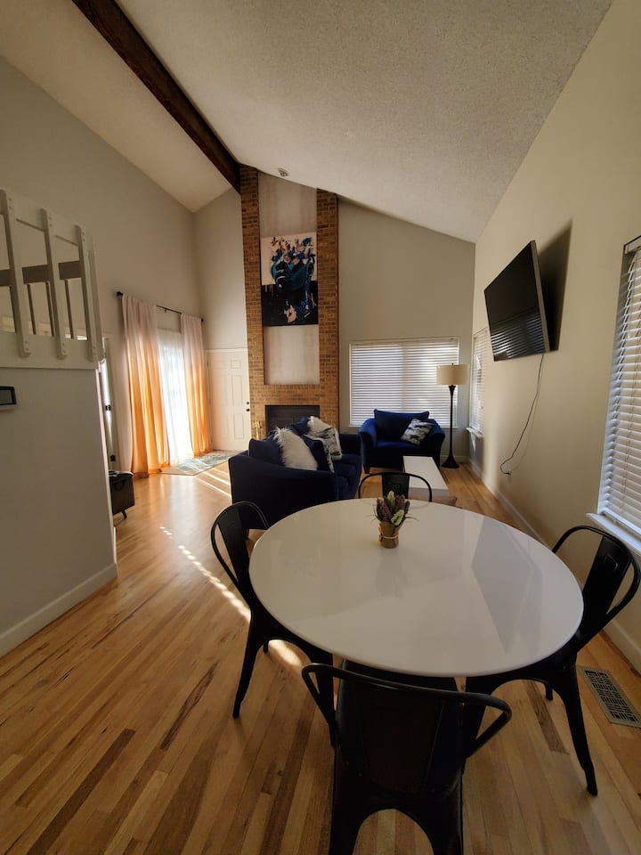 Fully Furnished / Stylish / 3br Townhome - Denver, CO