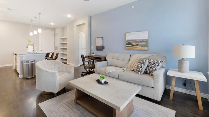 Landing | Incredible 2bd, Gym - Lancaster, TX