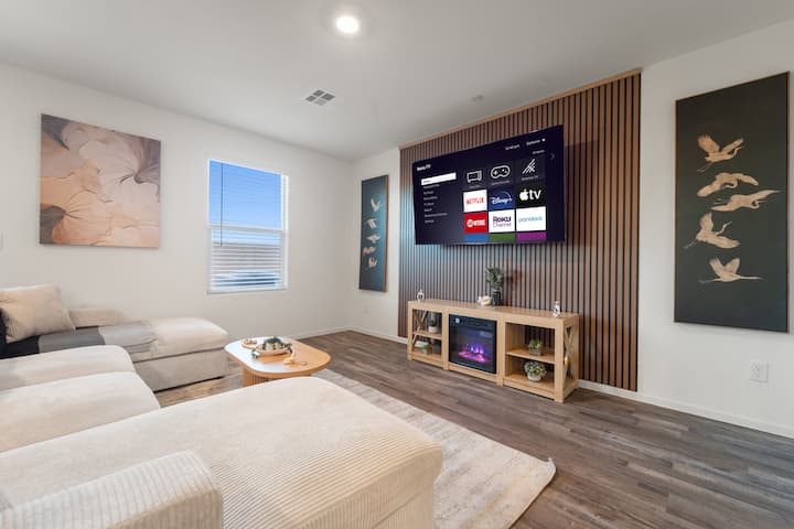 Cloud Nine Comfort | Pool + Smart Tv In All Rooms - Las Vegas Motor Speedway