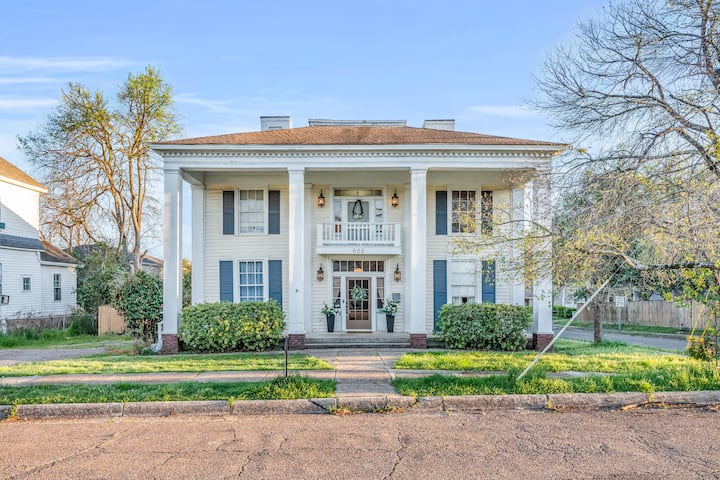 Columbus Manor- Classical Midcentury 6 Br, 2.5 Ba - Columbus, MS