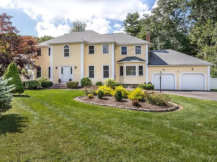 Spacious Updated Home - Perfect For The World Cup! - Foxborough, MA