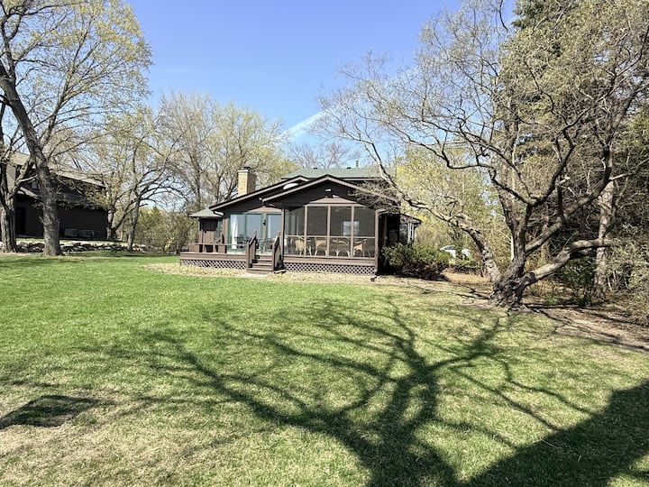 Lake + Dock Access L Fire Pit L Game Table - Eden Prairie, MN