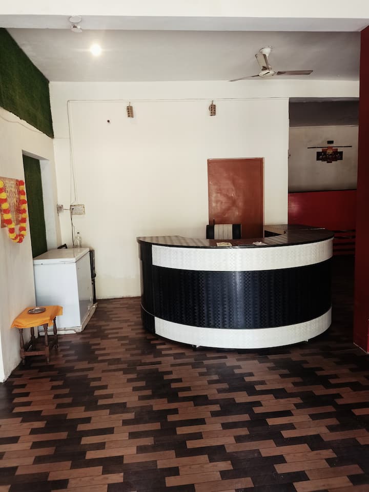 Red Star Guest House & Restaurant - Bareilly
