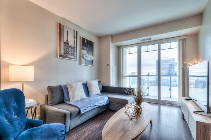 Modern 1br Suite With Balcony Near Cn Tower! - Mississauga