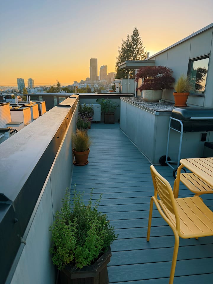 Stylish Townhome W/ Views In Walkable Cherry Hill - Seattle, WA