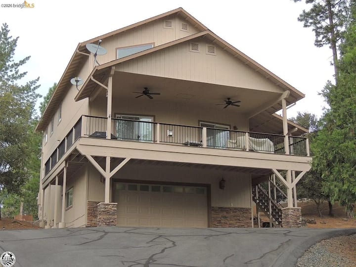 Yosemite Gateway: 4br Retreat W/ Vaulted Ceilings. - Groveland, CA
