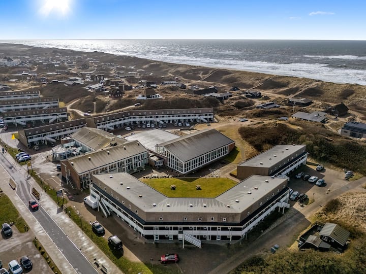 Modernized Holiday Apartment Centrally Located In. - Søndervig
