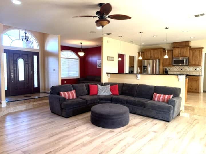 Wine Country Getaway With Poker & Kids Game Room - Menifee, CA