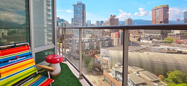 Steps To Stadium! 2br, 2ba, Pool/gym/hot Tub/sauna - Vancouver