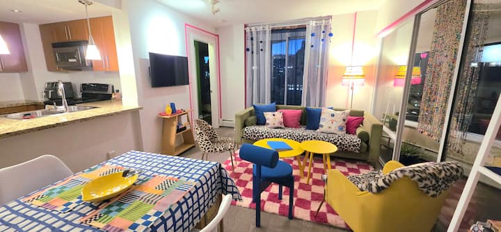 Steps To Stadium! 2br, 2ba, Pool/gym/hot Tub/sauna - Vancouver
