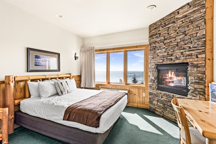 Panoramic Lake Views | King Studio W/whirlpool - Two Harbors, MN