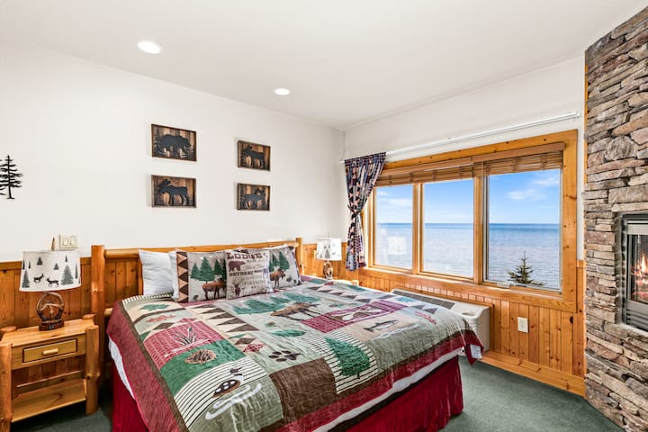 Panoramic Lake Views | King Studio W/whirlpool - Two Harbors, MN