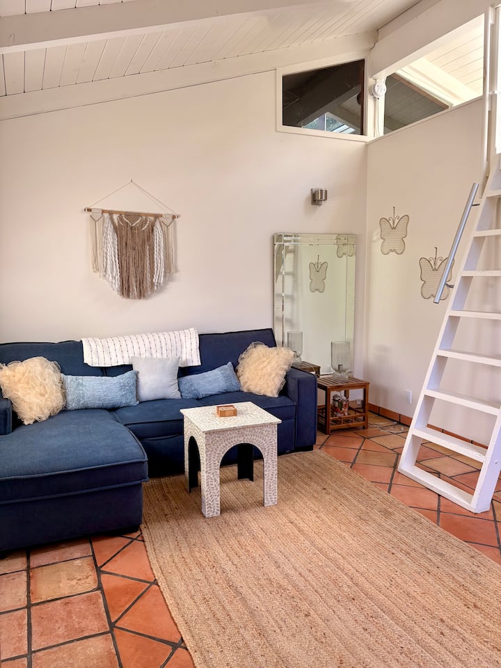 Romantic Fairytale Hideaway W Hot Tub Near Beach - Calabasas, CA