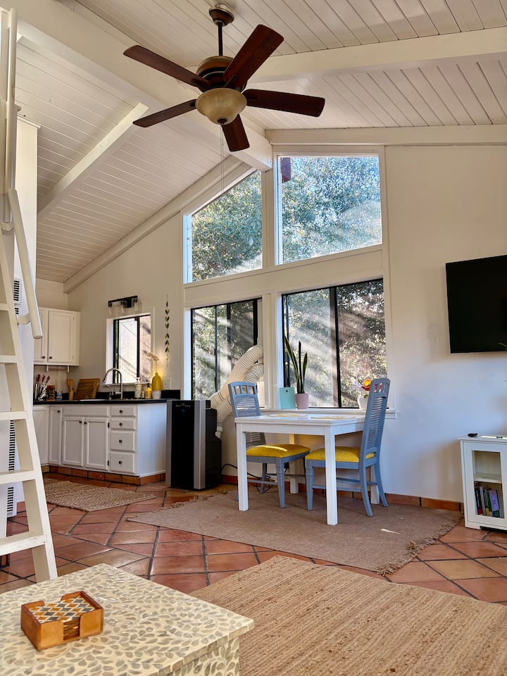 Romantic Fairytale Hideaway W Hot Tub Near Beach - Topanga, CA