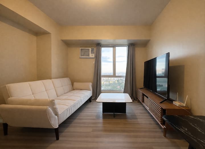 Modern 2br Stay | Pool + Fast Wifi | City View - Cebu