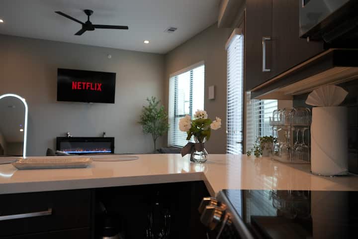 Luxe 1br | Fireplace + Balcony + Rooftop - Fossil Creek Boulevard – Fort Worth