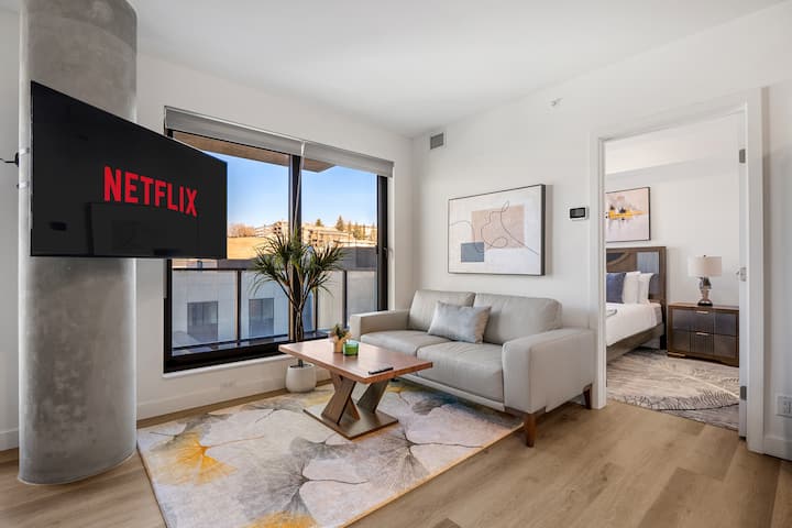 Amazing Skyline View-2beds,2bath-free Parking - Canada