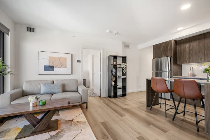 Amazing Skyline View-2beds,2bath-free Parking - Calgary