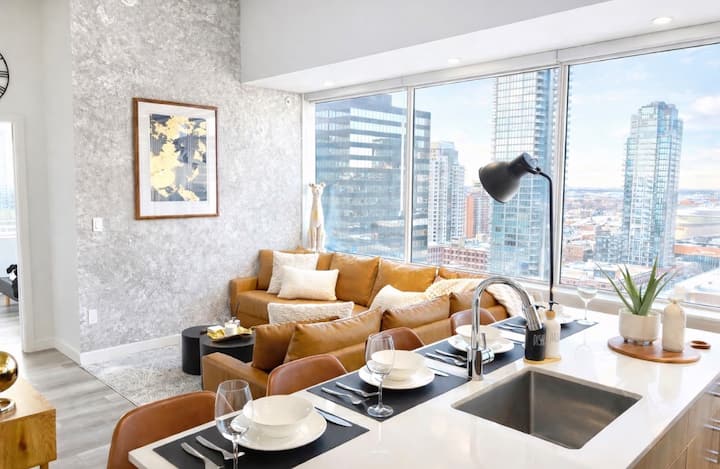 Breathtaking Views  2bd 2 Ba  5 Min To Rogers - Edmonton