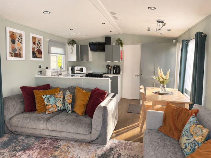 3-bed Forest Walk Caravan, Sleeps 5, Dog Friendly - Milford on Sea