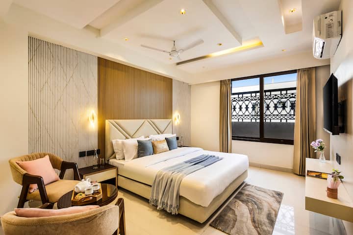 Suite W/ Lounge, Lift & Restaurant | Ram Jhula - Rishikesh