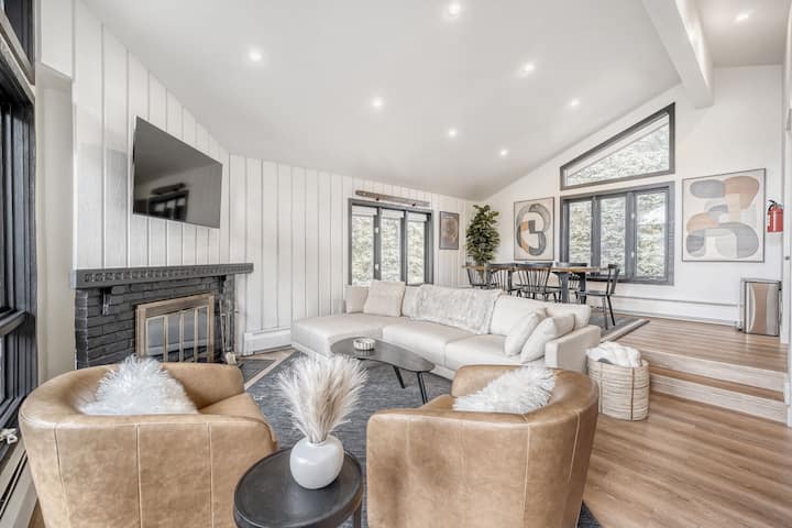 Frenchies Chalet Lux | Mnt Views & Free Town Bus - Vail, CO