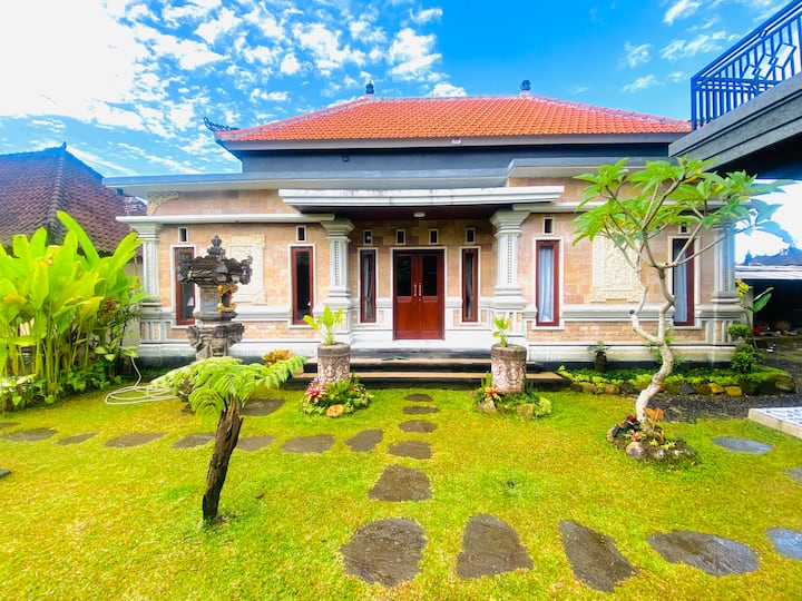 Singgis House With Private Parks - Ubud