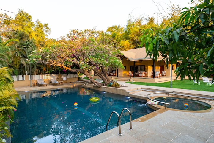 5 Bhk Villa With Pool, Bar, Gazebo & Lush Garden - Igatpuri
