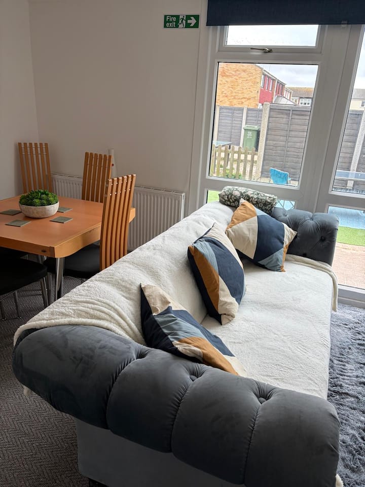 4 Bedroom Home Basildon - Long Stays & Relocations - Basildon