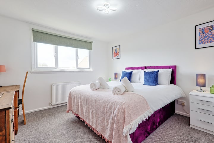 4br Basildon Retreat | Sleeps 8 | Wifi, Parking - Basildon