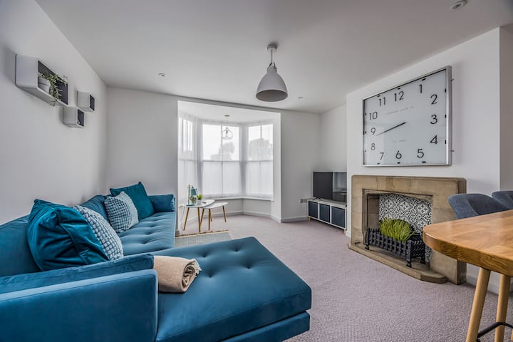 Modern Seaside Flat | Pass The Keys - Chichester