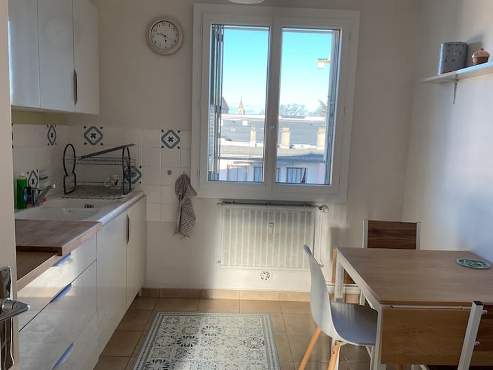 Appartement Lumineux Et Spacieux. - Aubenas