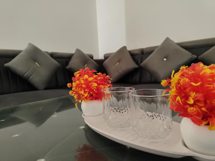 Saffron Stay
"Not Just A Stay—it’s A Vibe.” - Karnal