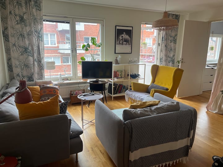 2:a Med Solig Balkong, Nära Till T-bana Och Stan - Stockholm