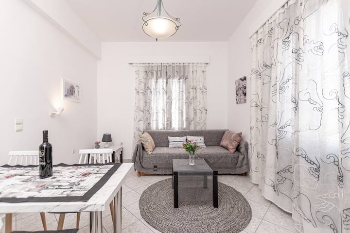 Georgia's Central Collection I Home With Seaview - Naxos