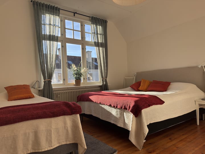 Charming Villa Upper Floor • 4 Bedroom • Near City - Uppsala