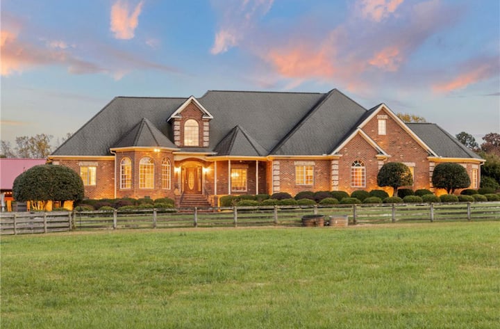 Luxury 26-acre Horse Farm Retreat Near Greensboro - Burlington, NC