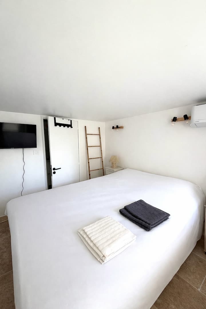 Chambre Indépendante Au Calme, Avec Petit Déjeuner - Le Castellet
