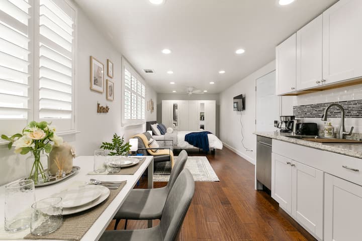 Jane's Home (Elm) | Walkable Guest House W Kitchen - Fremont, CA