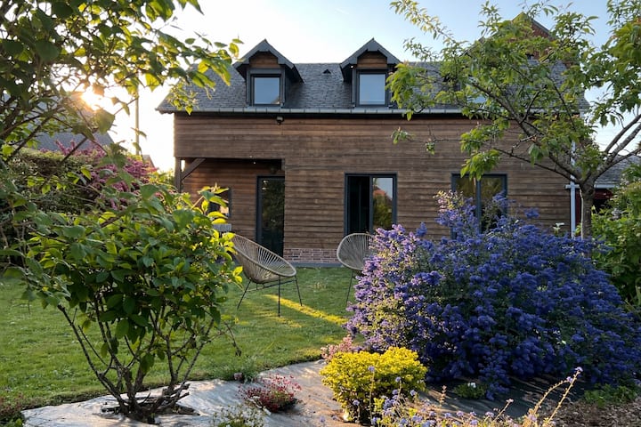 Le Petit Poisson Rouge, Parking Privé Et Jardin - Étretat