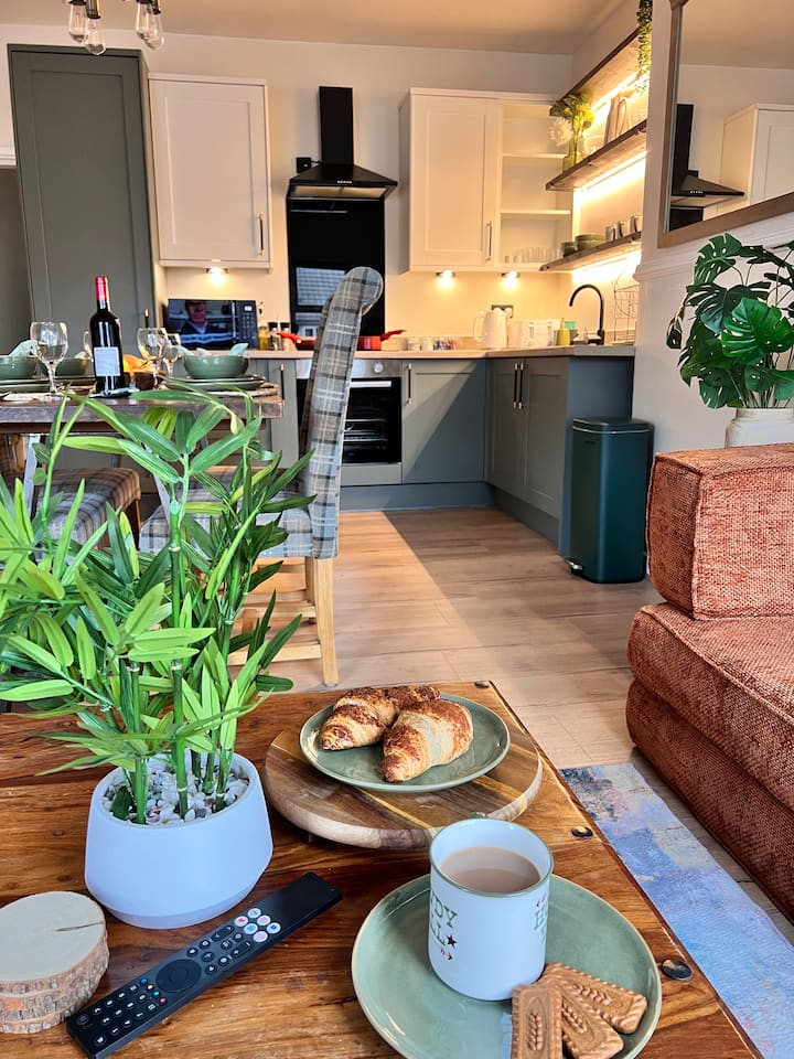Vibrant City Escape: 1-gig Fibre & Cosy Modern - Liverpool