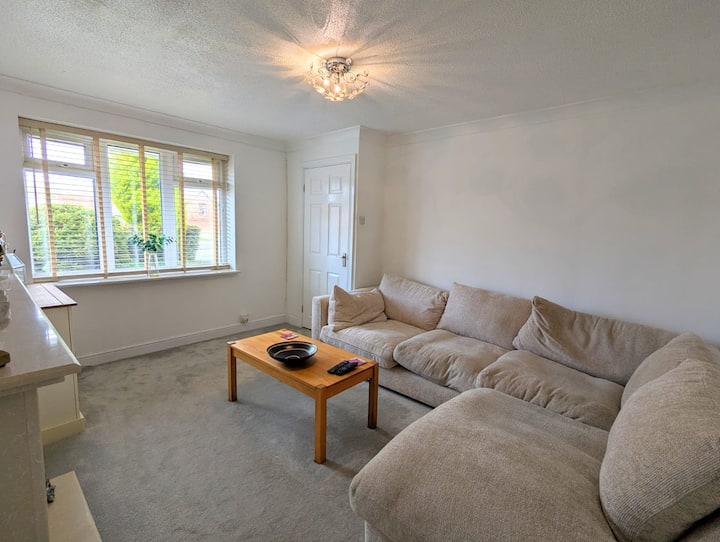 Two Bedroom Home With Free Parking - Crewe